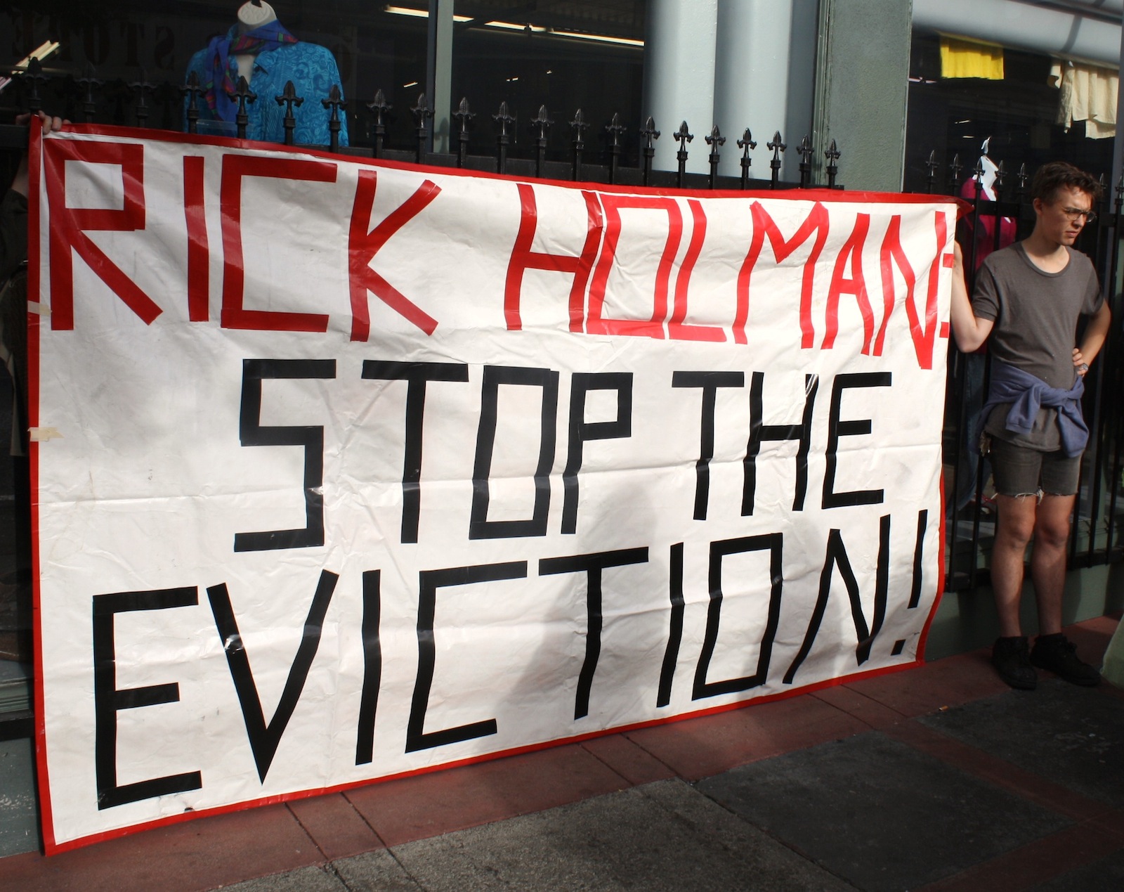 Evicted at 17th and Mission, Tenants Take to Streets - Mission Local