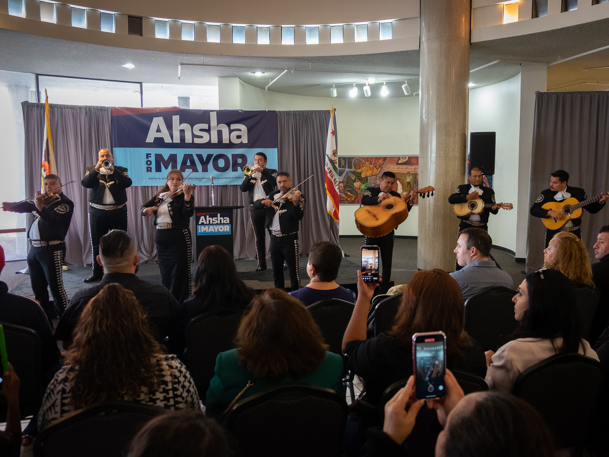 With Mariachi music, Safaí’s Mission headquarters opens