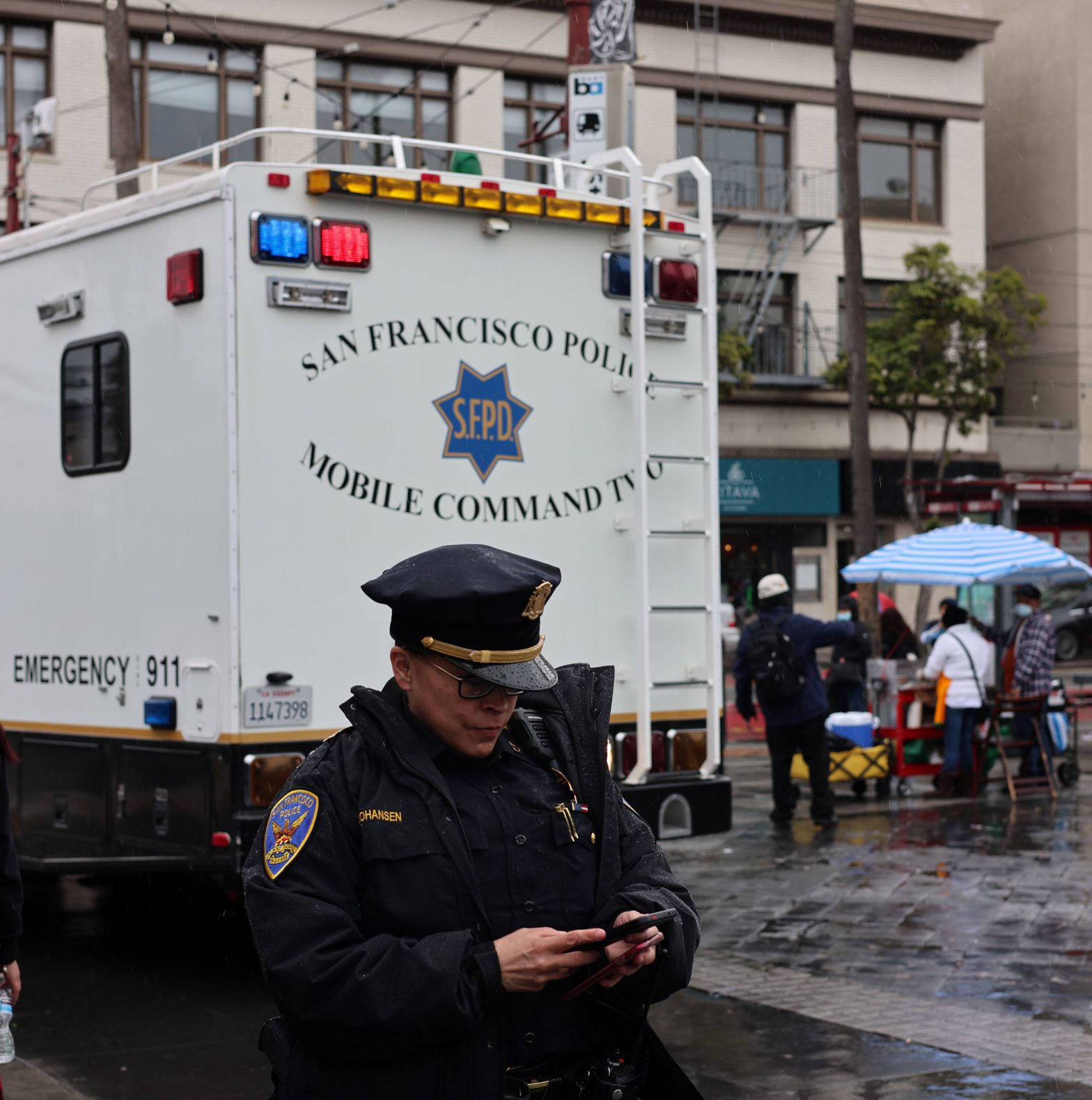 SFPD 'mobile command unit' rolls up to 16th and Mission