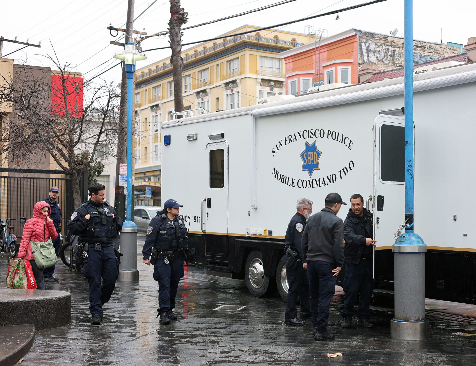 SFPD 'mobile command unit' rolls up to 16th and Mission