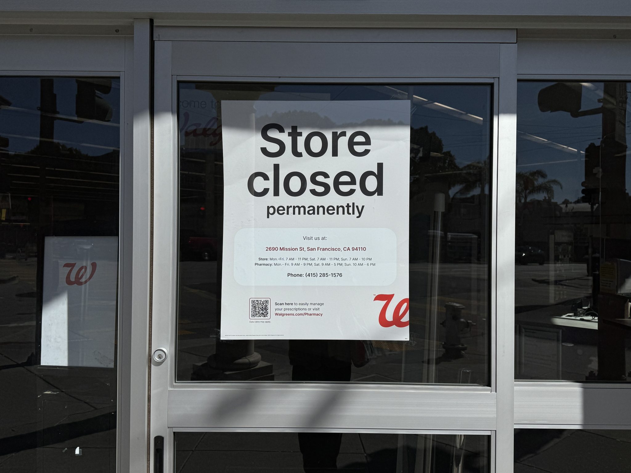 Blockbuster pharmacy lines at last Walgreens in the Mission
