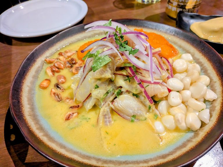 Review: At Roosters Peruvian Rotisserie, el pollo no es loco