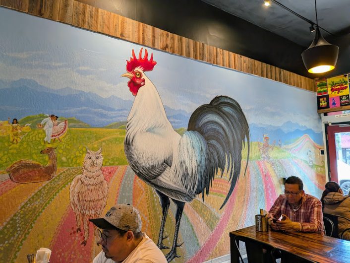 Review: At Roosters Peruvian Rotisserie, el pollo no es loco