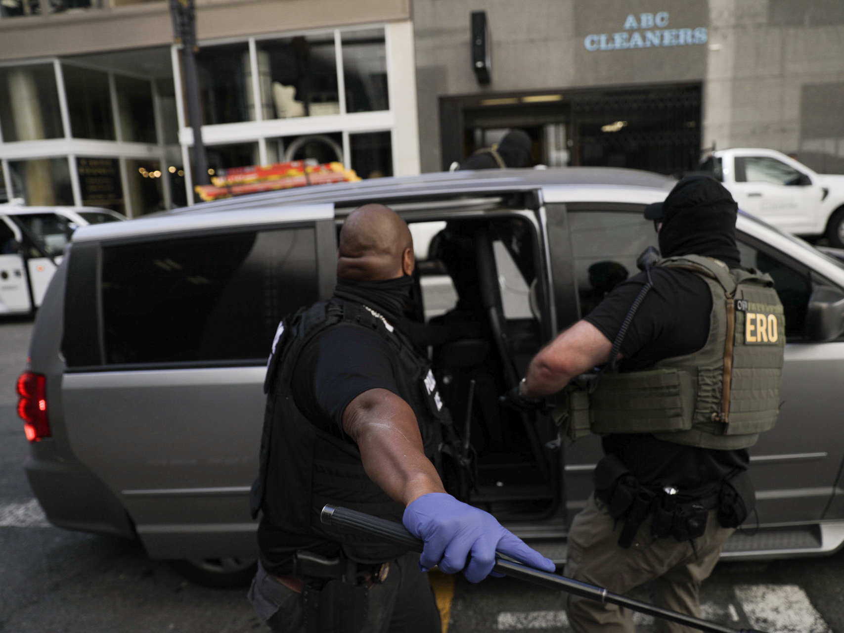 ICE pepper sprays protesters and press at S.F. immigration court