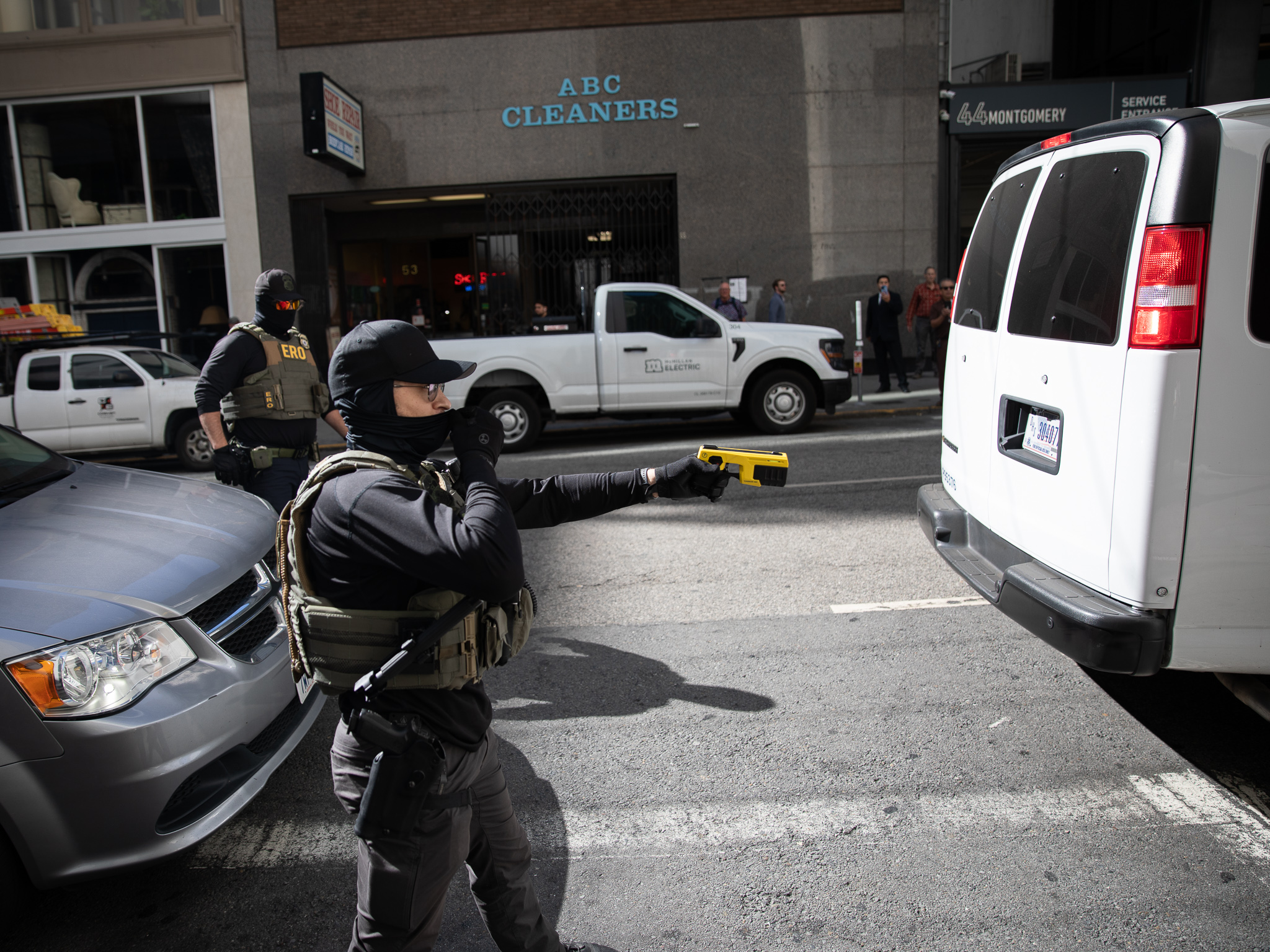 ICE pepper sprays protesters and press at S.F. immigration court