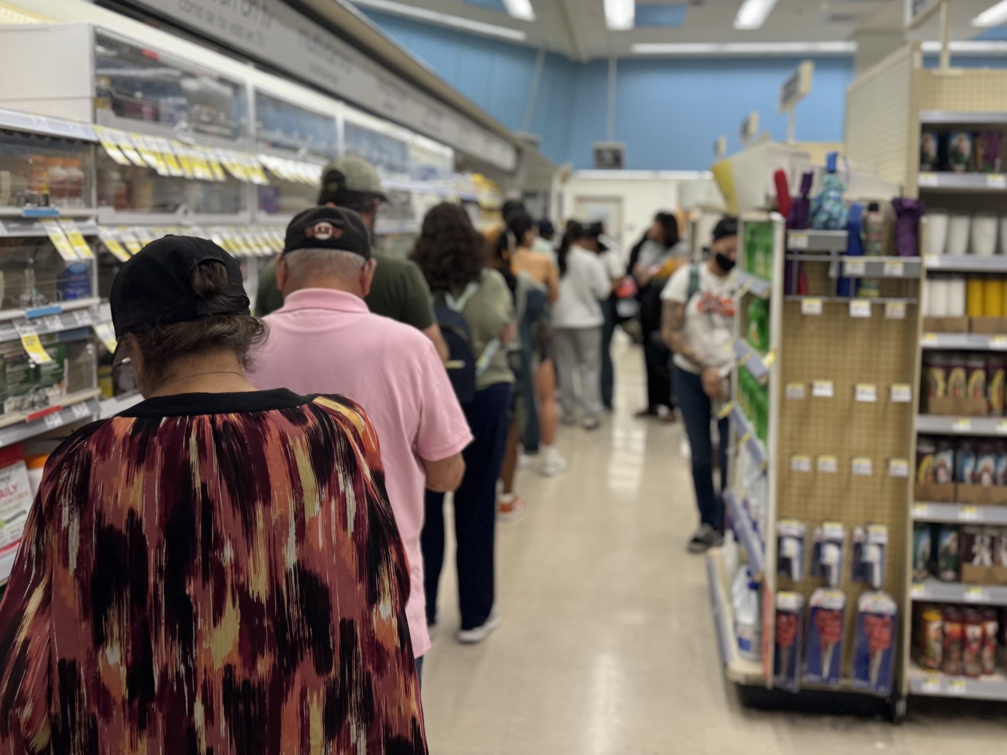 Long lines continue at the Mission’s last Walgreens pharmacy